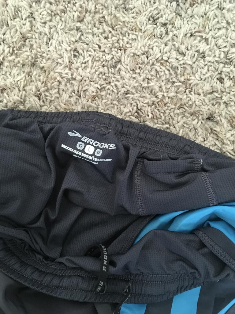 Brooks running shorts, Mens L