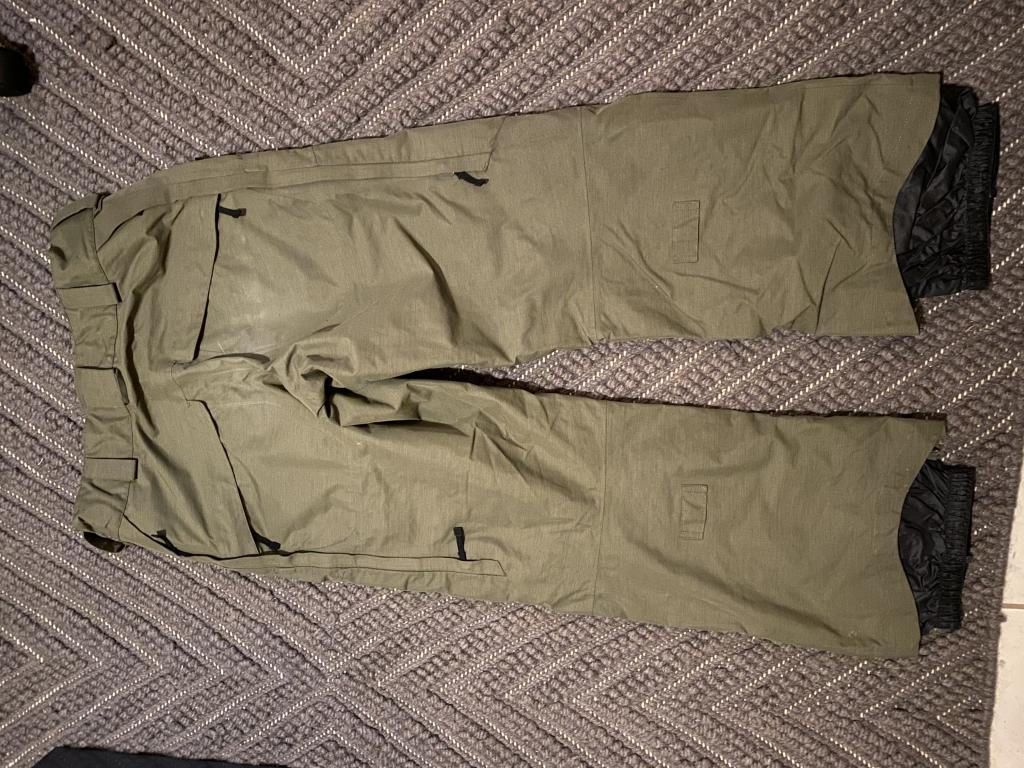 Burton AK 2L Stagger Goretex Snowboard or Ski Pants Mens S Green/Olive